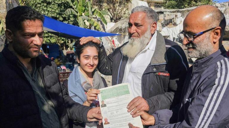 காஷ்மீர்: புல்டோசர் பயங்கரவாதத்தை எதிர்த்து இஸ்லாமியருக்கு நிலம் ...